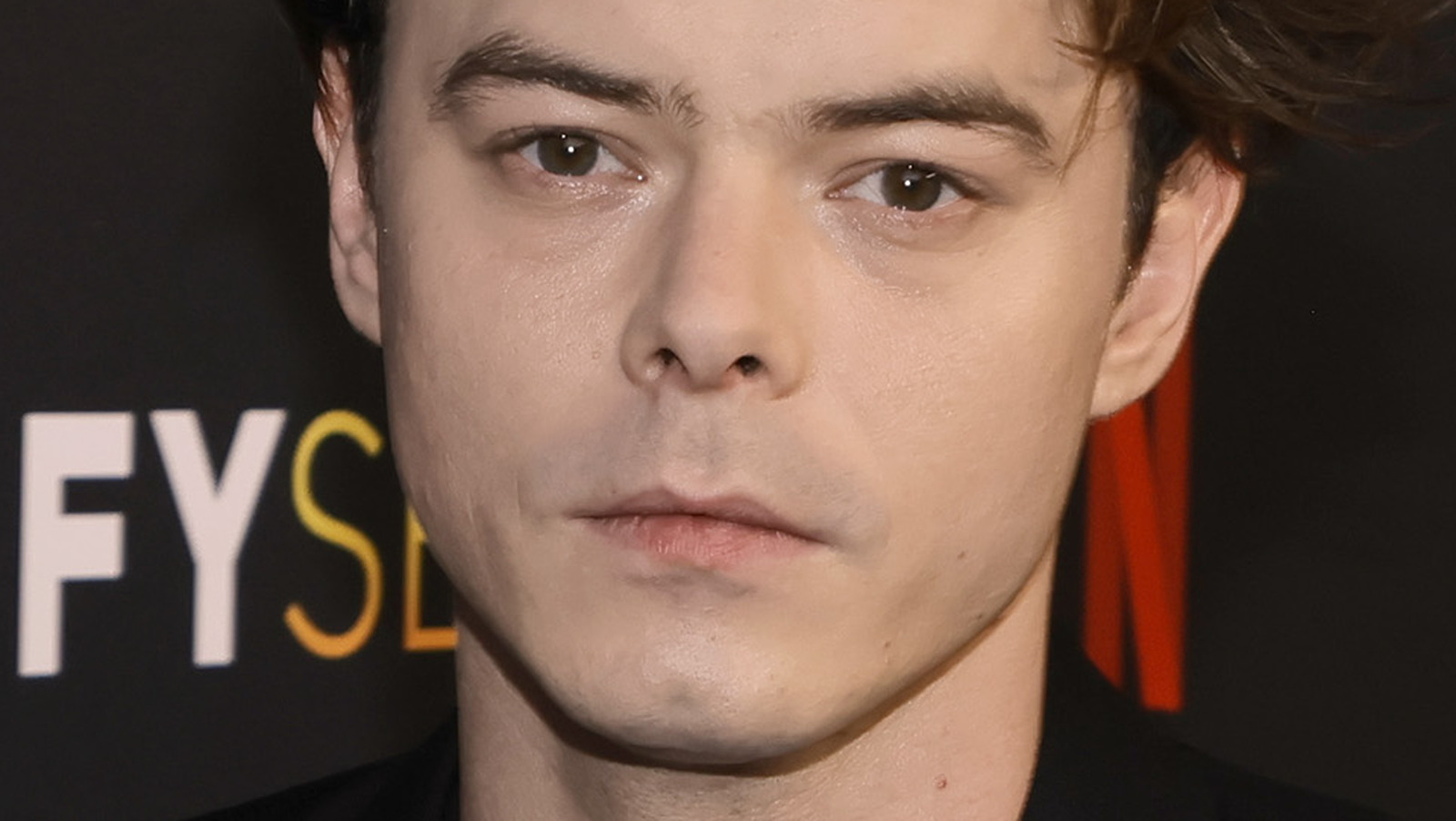 Are Charlie Heaton And Eduardo Franco From Stranger Things Friends In ...