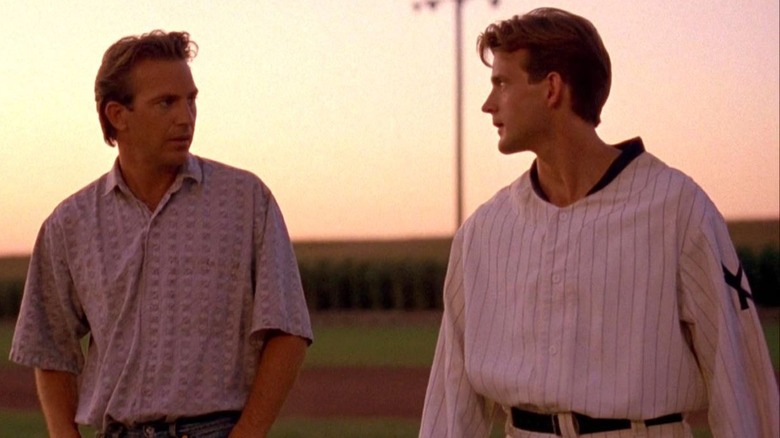 Ben Affleck & Matt Damon Were Extras On Field Of Dreams (& Worked With ... Ben Affleck & Matt Damon Were Extras On Field Of Dreams (& Worked With ...