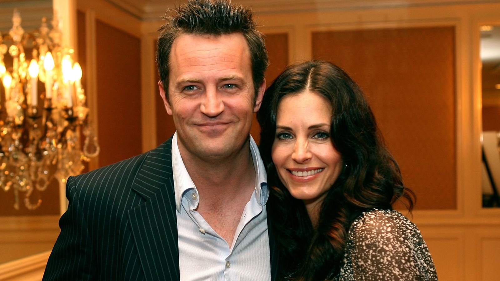 Courteney Cox Honors Matthew Perry With A BTS Take On Chandler & Monica ...