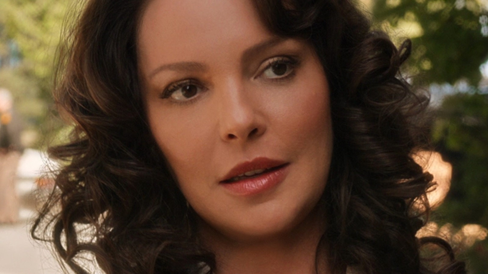 Firefly Lane Fans Are Divided Over The Conflict Between Tully And Kate ...