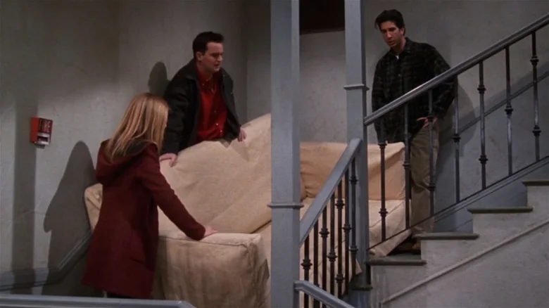 Friends: The 'Pivot' Blooper That Would Have Made The Iconic Scene Even ...