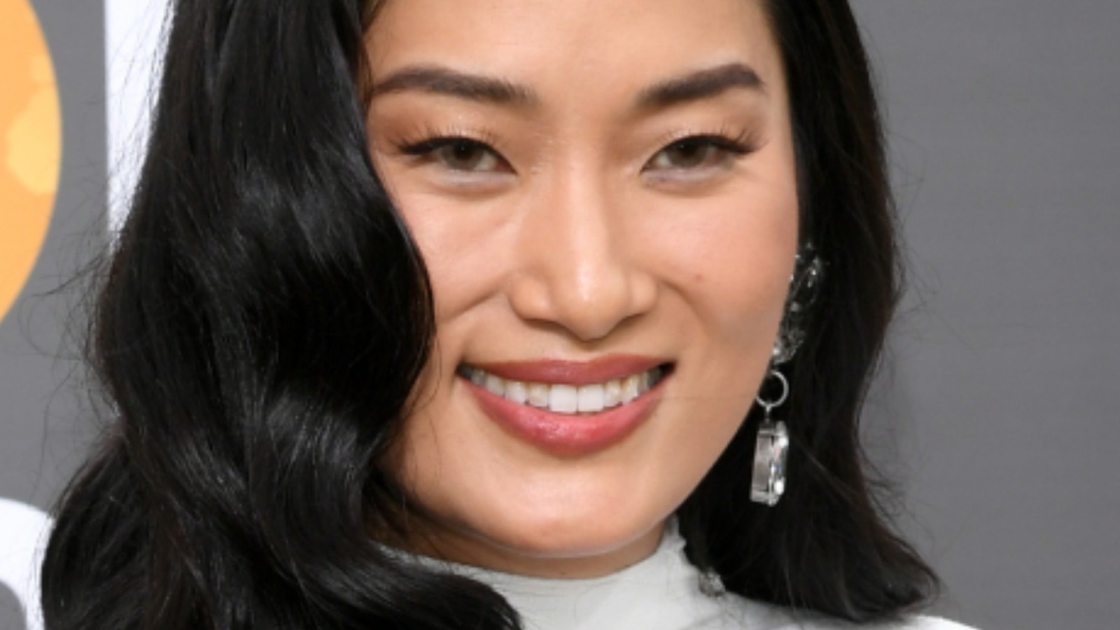 Golden Globes Pianist Chloe Flower Vows She Wasn't Playing Off Winners ...