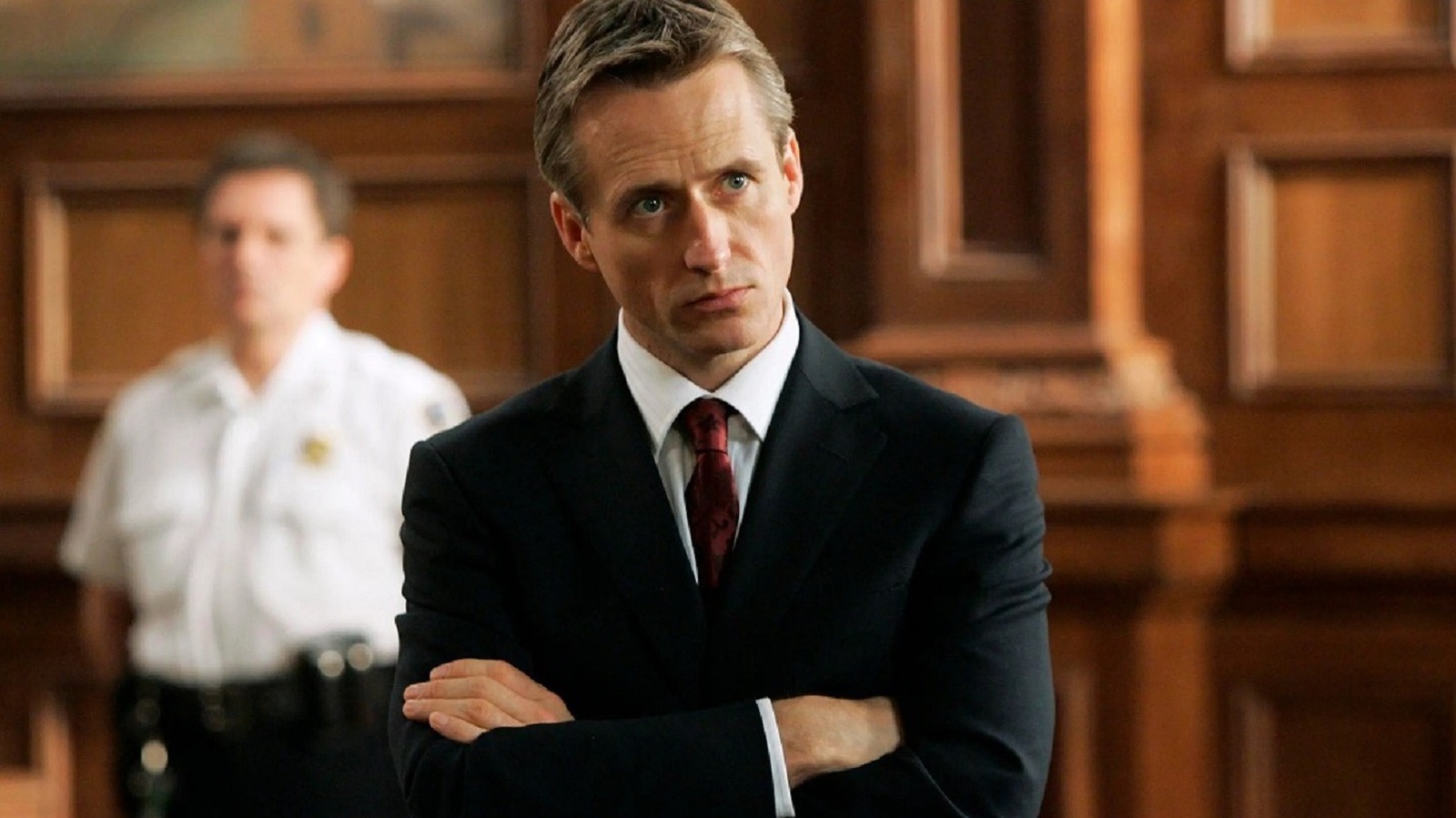 Linus Roache Thinks Law & Order: SVU's 'Visceral' Quality Makes It So ...