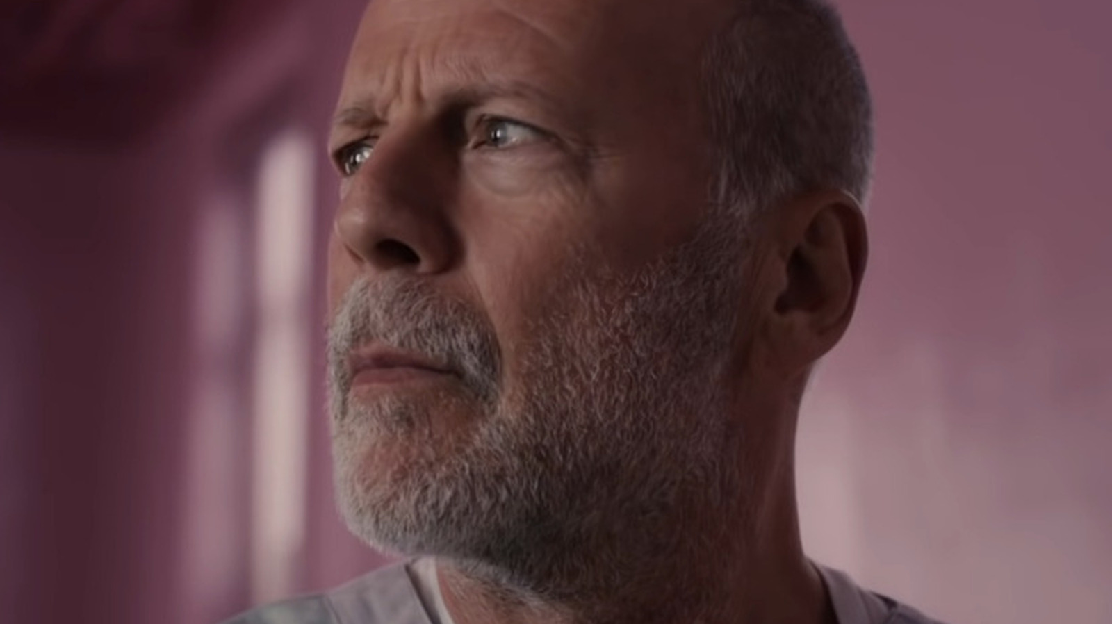 M. Night Shyamalan's Unbreakable Trilogy Almost Included A Nod To ...