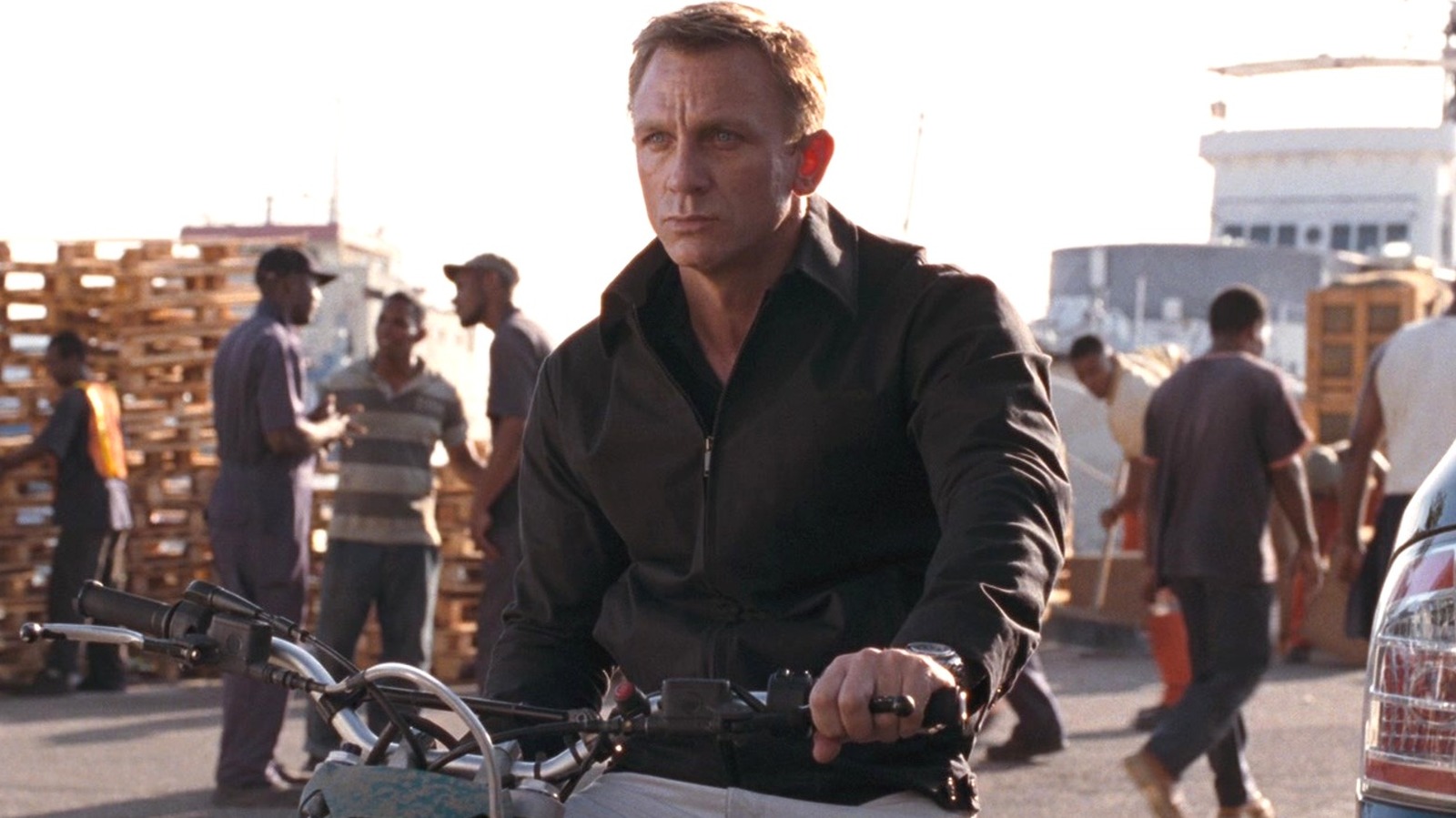 Movie Scenes That Were Completely Ruined By Extras