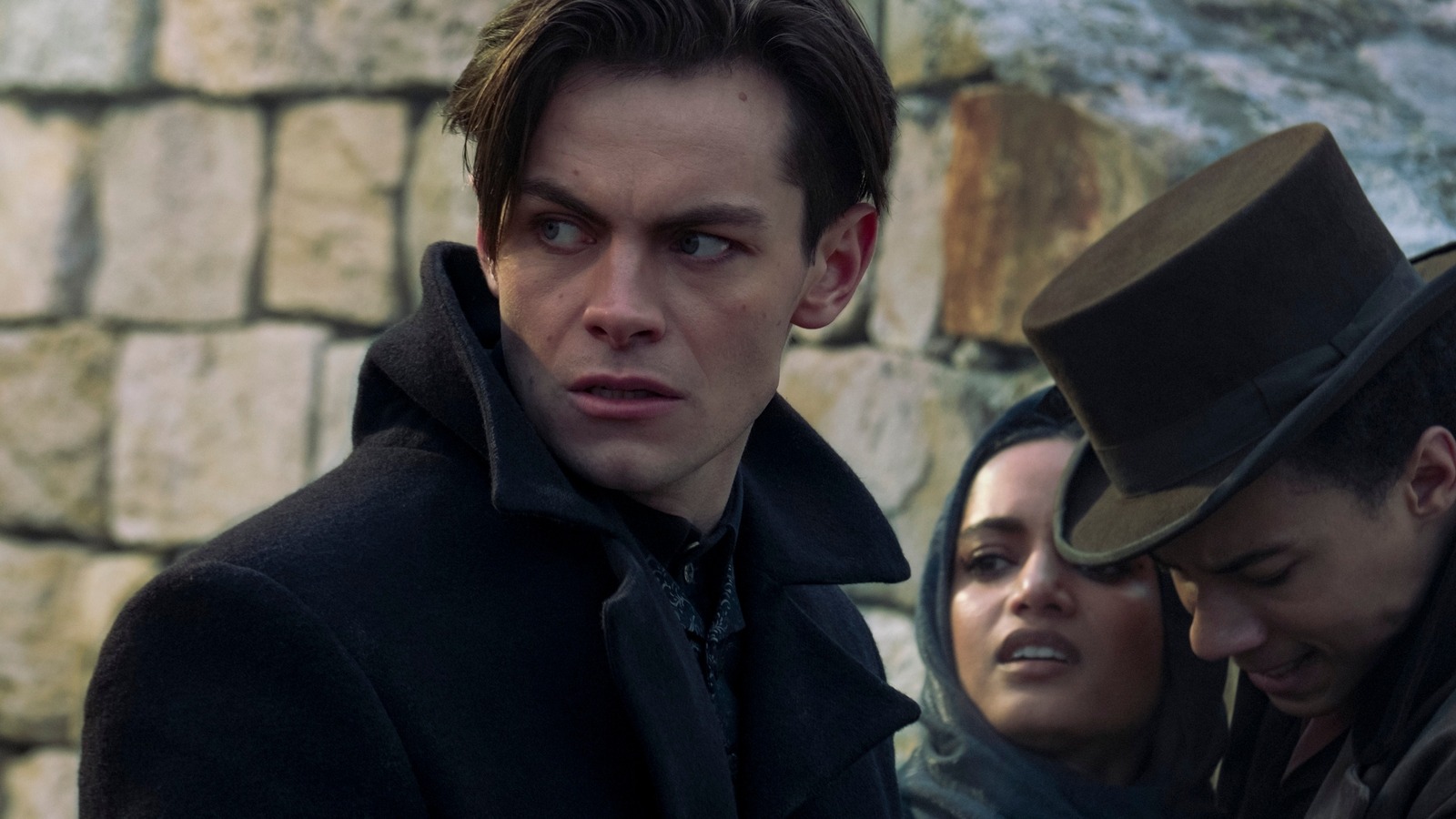 Shadow And Bone's Freddy Carter Did Extra Research For His Role As Kaz