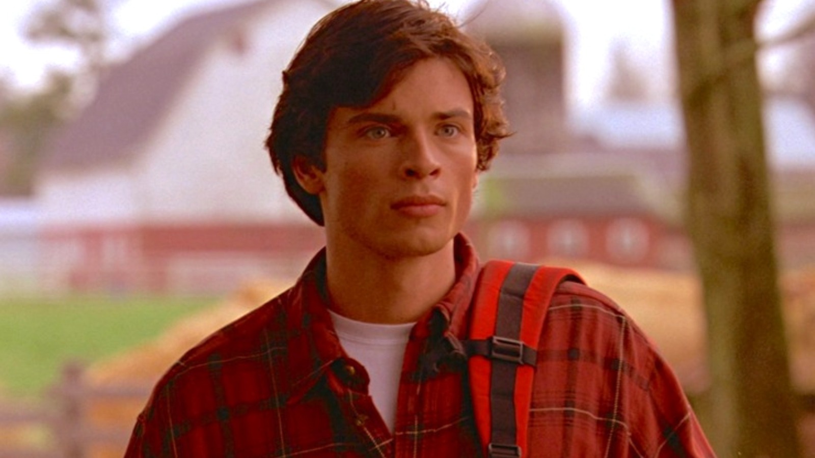 Smallville's Tom Welling Dons Superman Suit In Incredible DC Concept ...