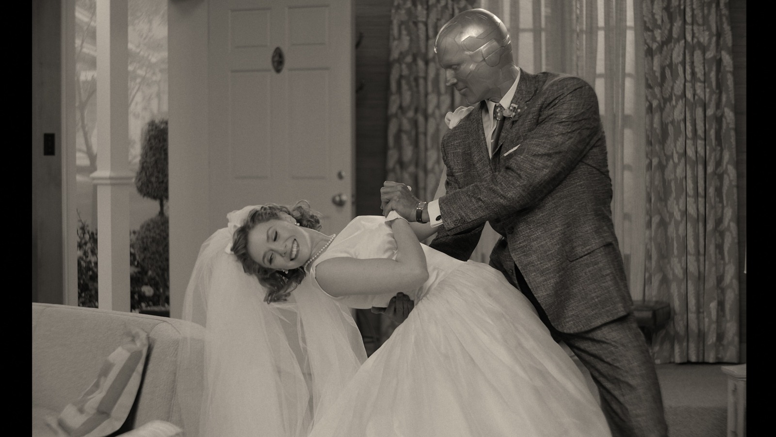 The Gross WandaVision Kissing Scene That Sparked The Actors' First-Ever ...