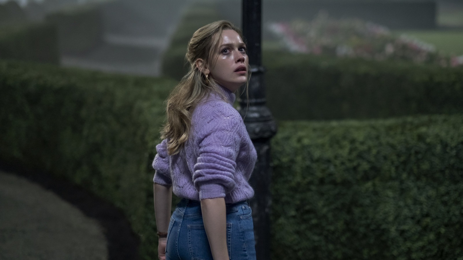 The New Supernatural Horror Series That's Dominating Netflix