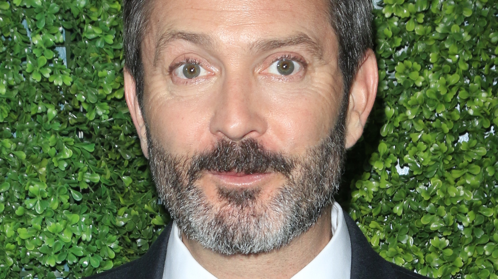 Toby Huss Actually Punched Thomas Lennon In Weird: The Al Yankovic Story - Looper - TrendRadars