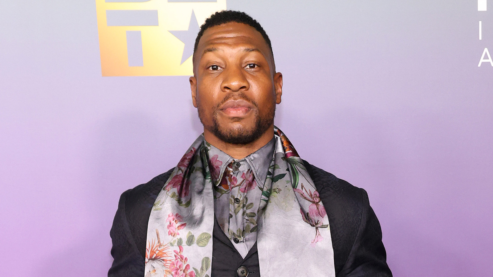 Twitter Isn't Holding Back On Jonathan Majors' New Hollywood Award Win