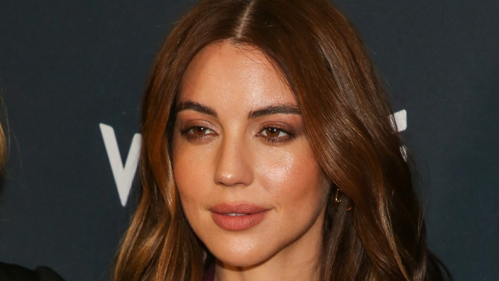 Why Adelaide Kane Relates To Her Greys Anatomy Character