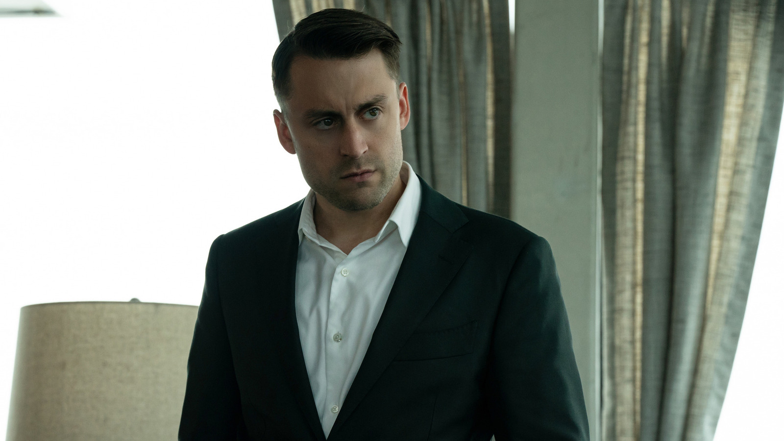 Why Roman Really Didn't Want That Picture Message From Connor In Succession S4 Episode 5