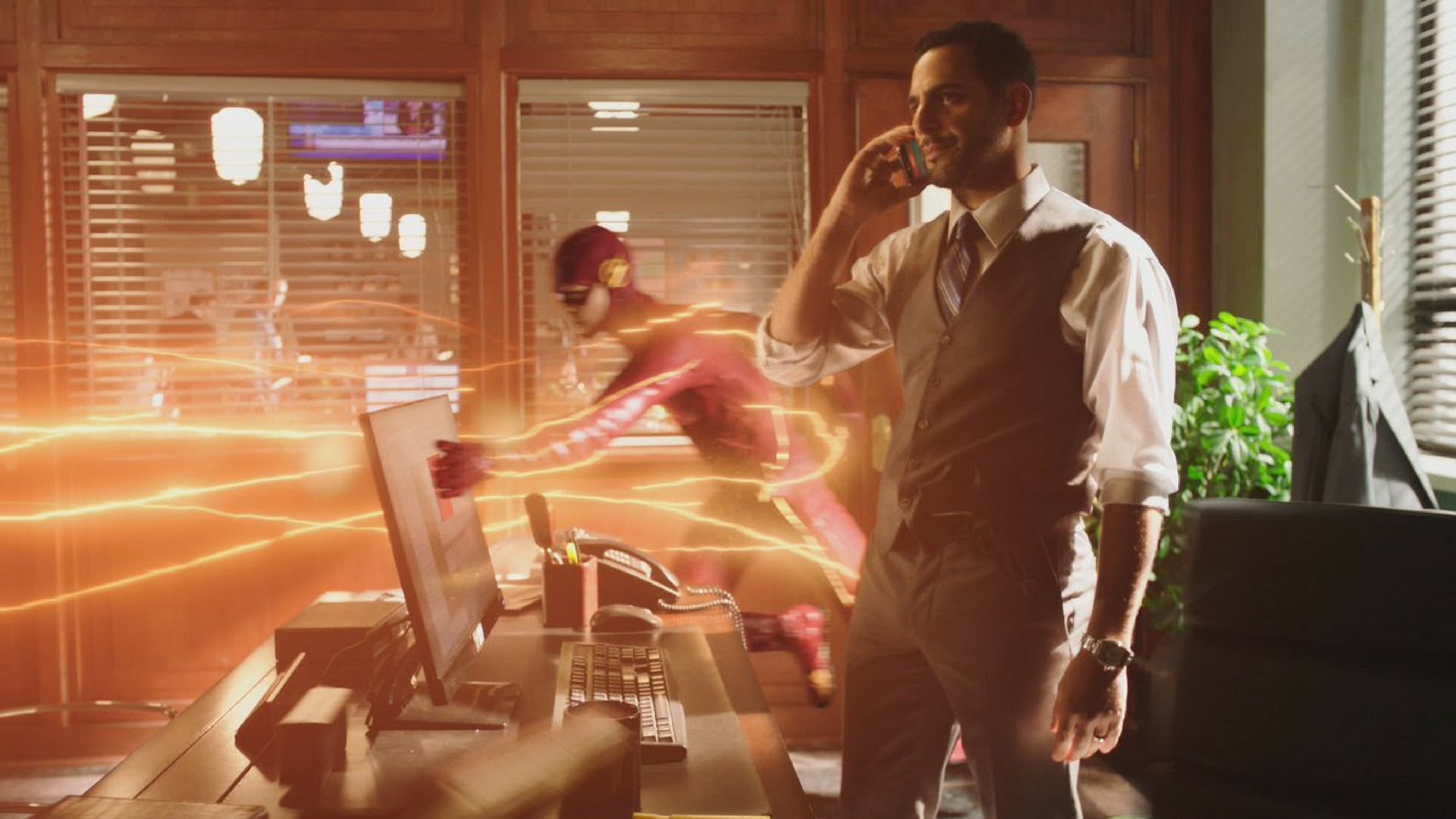 Crossover Arrow E The Flash Logo