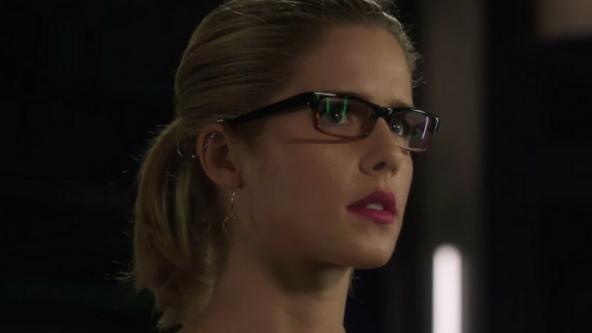 Felicity Smoak Will Suit Up Next Week On Legends Of Tomorrow